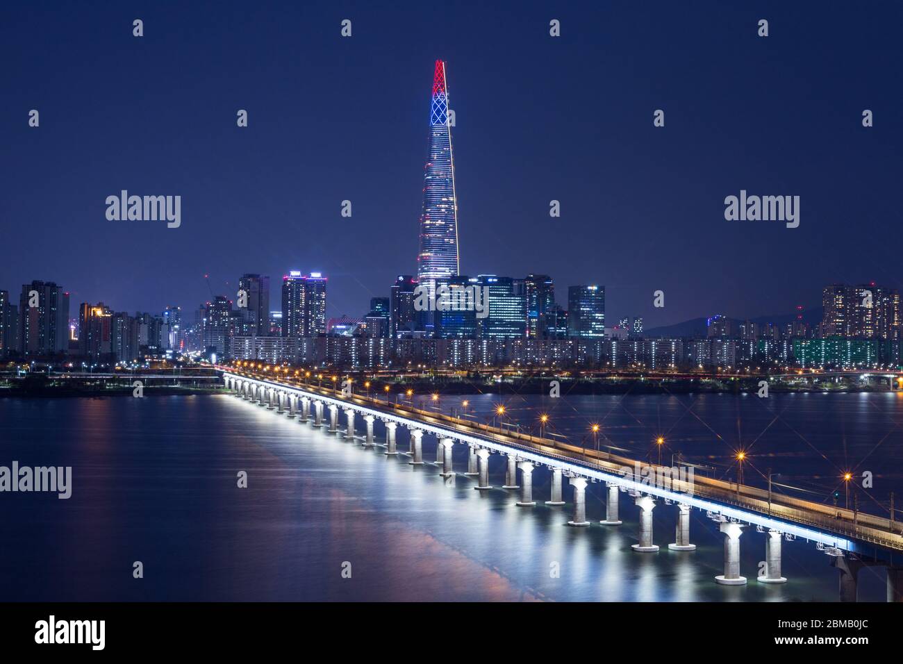 The tallest building in Korea and the Han River Stock Photo - Alamy