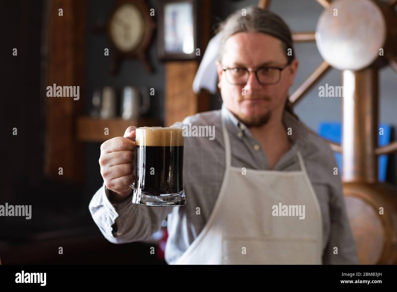 Man holding a pint hi-res stock photography and images - Alamy