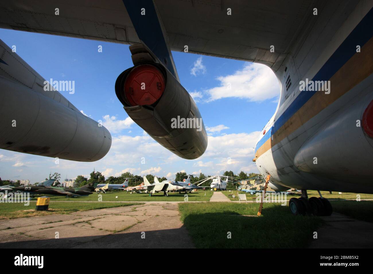 Exterior view of a Ilyushin Il-76 "Candid" multi-purpose four-engine ...