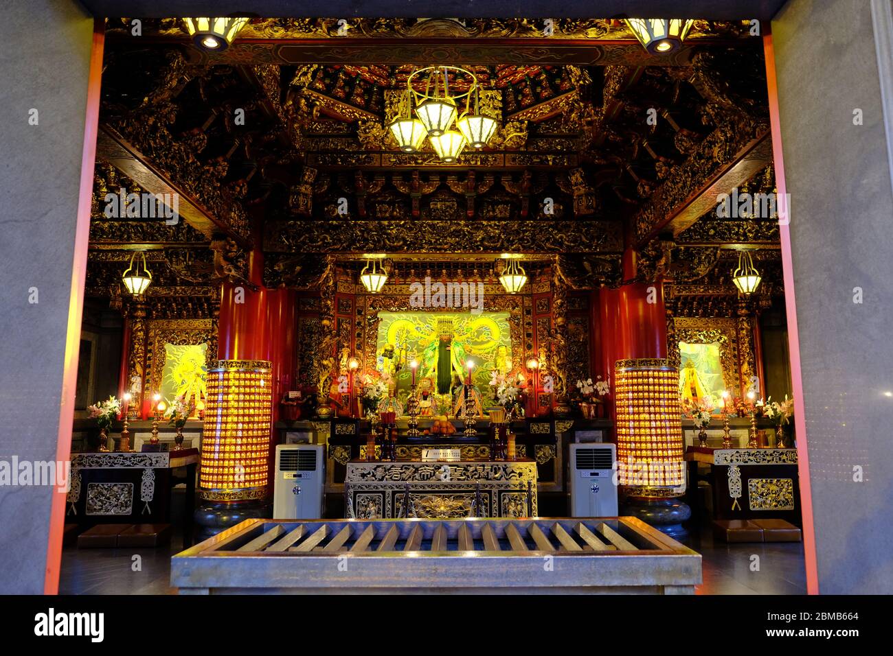 Yokohama Japan - Emperor Guan Shrine main temple Stock Photo - Alamy