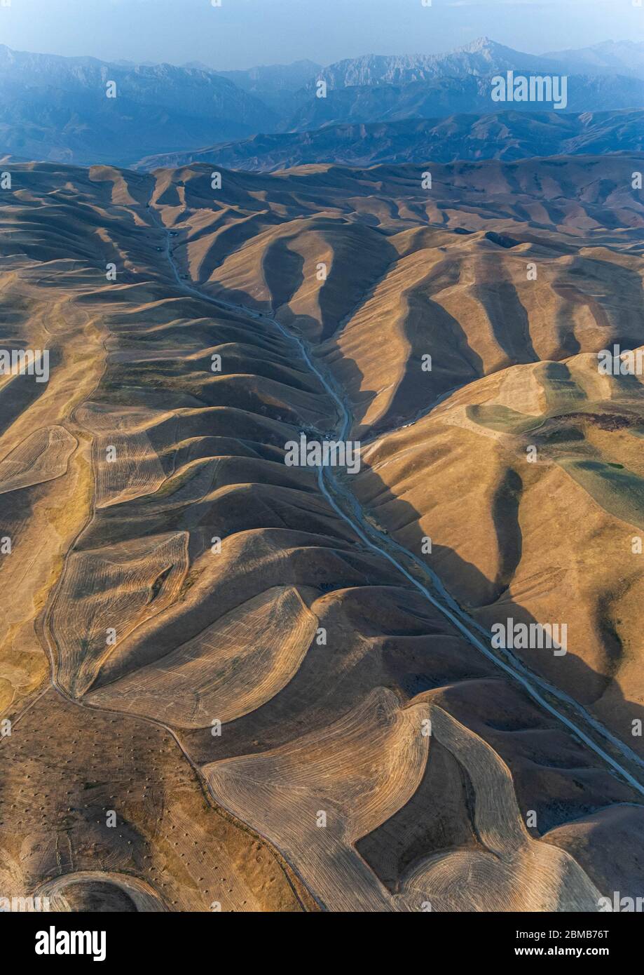 Road in mountainous terrain hi-res stock photography and images - Alamy