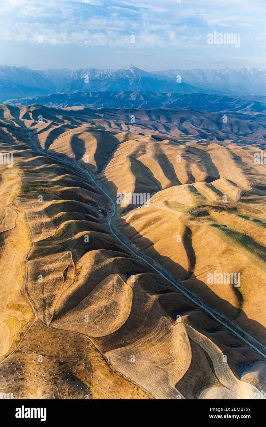 Road in mountainous terrain hi-res stock photography and images - Alamy