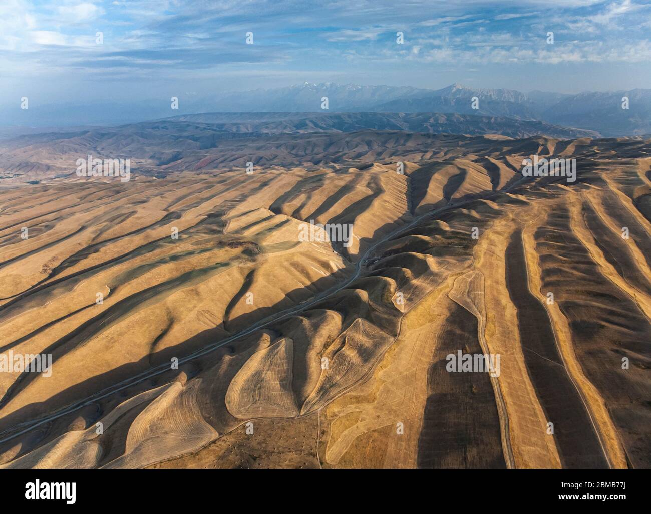 Road in mountainous terrain hi-res stock photography and images - Alamy