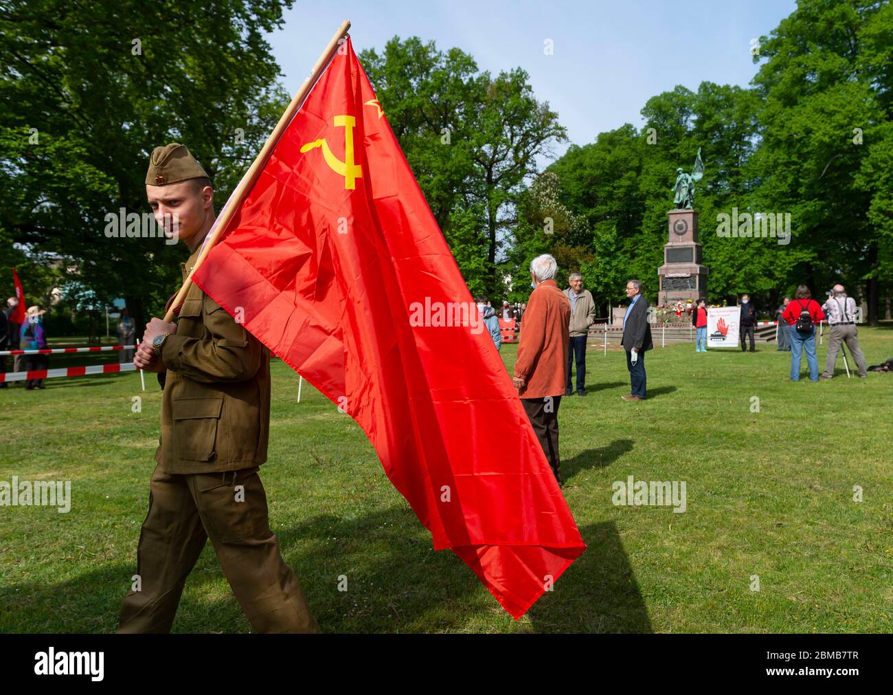 Red army memorial hi-res stock photography and images - Alamy