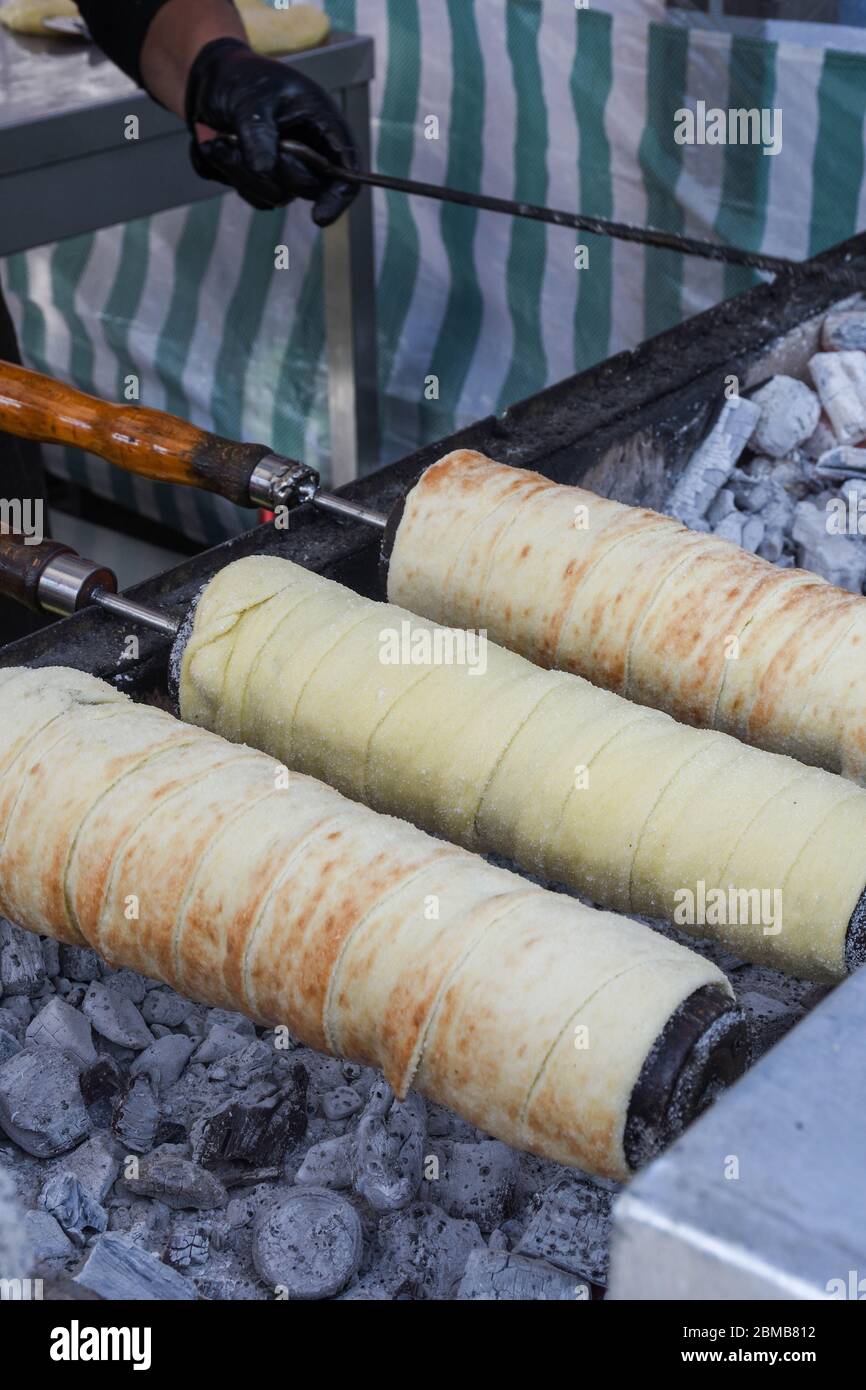 Hungarian chimney cakes hi-res stock photography and images - Alamy