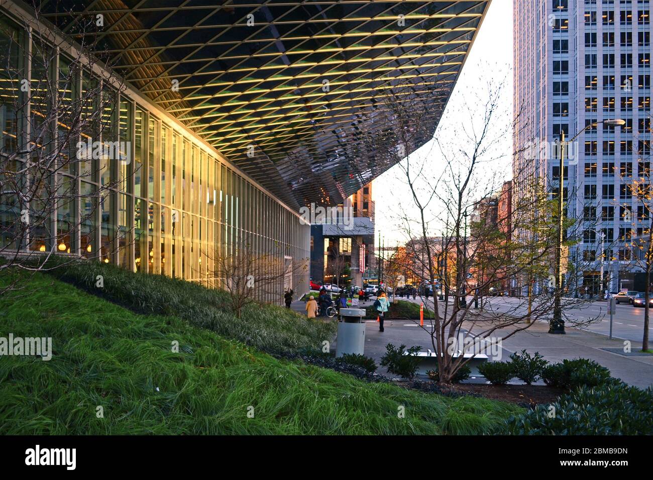 Seattle 2013, detail external view of Seattle public library looking up ...