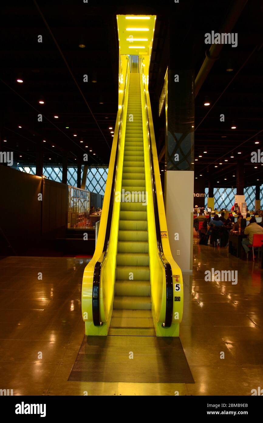 Modern library ladder hi-res stock photography and images - Alamy