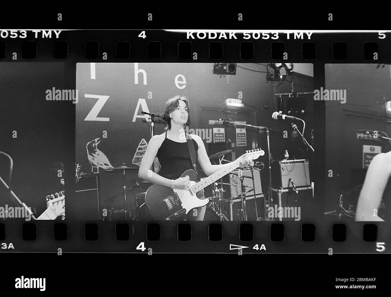 Louise Wener lead singer with Sleeper performing live at the Zap Club ...