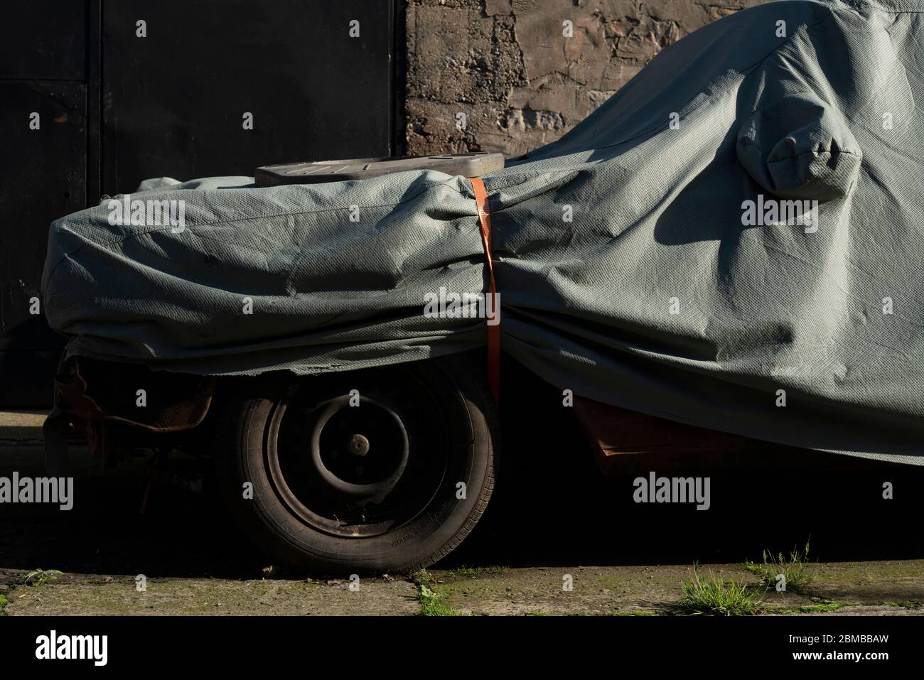 Car under a tarpaulin hi-res stock photography and images - Alamy