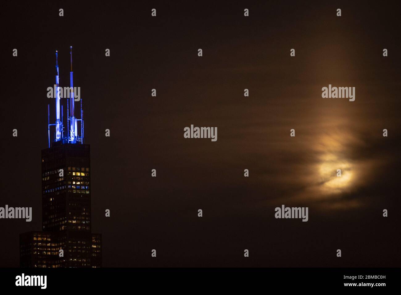 Chicago, Illinois, USA. 07th May, 2020. - A view of the rise of the ...