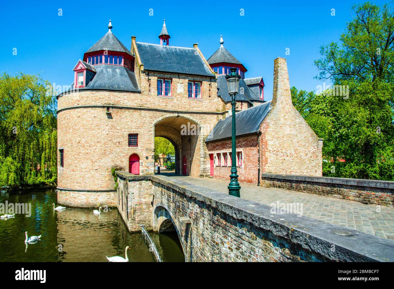Bruges, Belgium: Ezelpoort (Donkey's gate) medieval entry gate ...