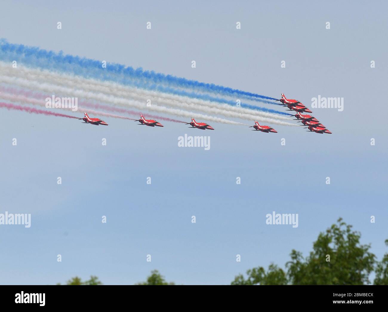 Winslow, UK. 08th May, 2020. The Red Arrows at 1000 feet and 397 knots ...