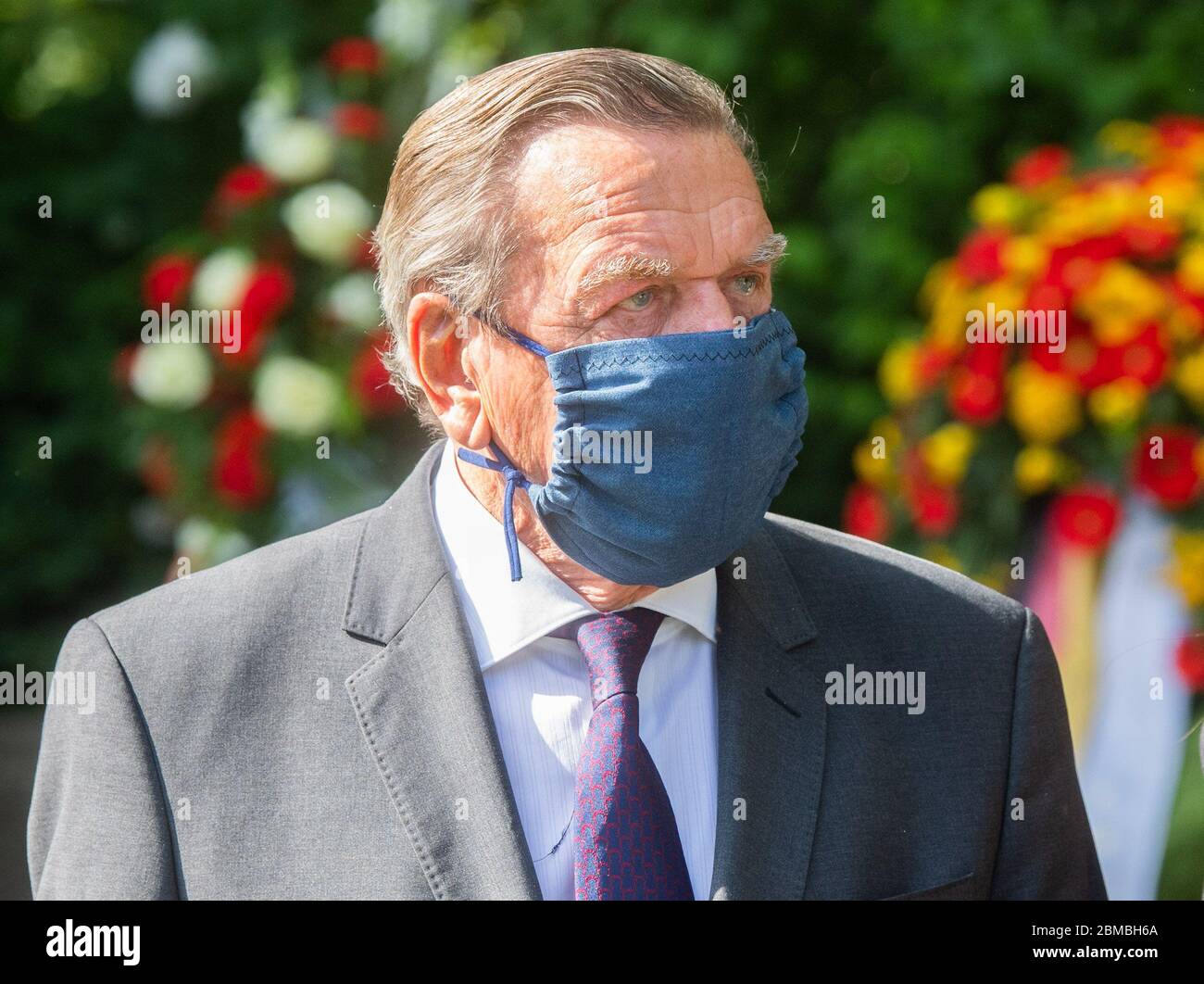 Marks on face from face mask hi-res stock photography and images - Alamy