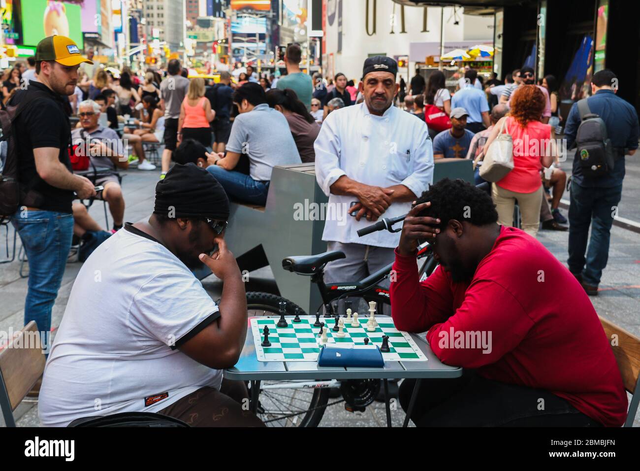 Red chess men hi-res stock photography and images - Alamy