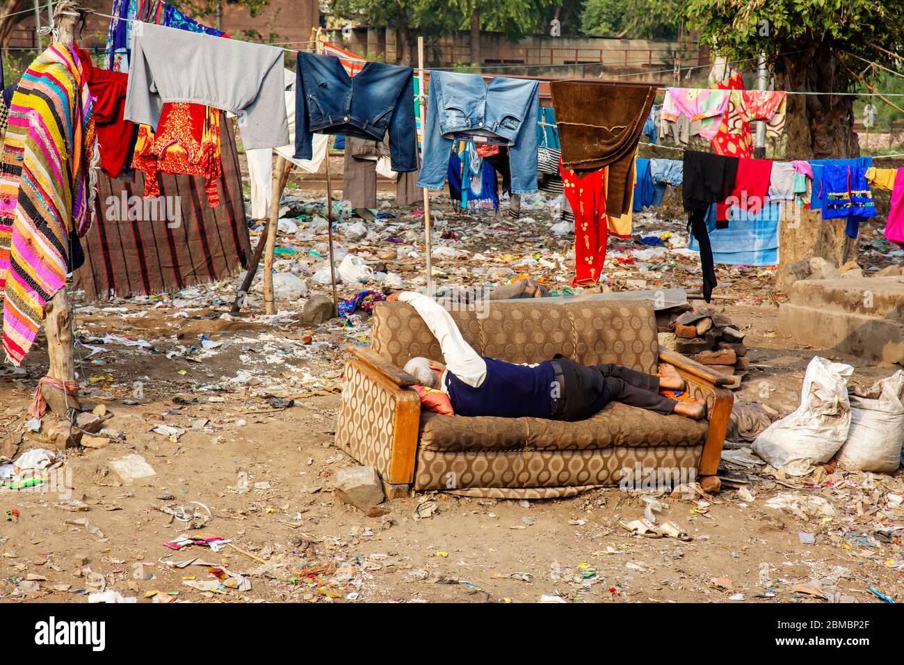 Poverty rail delhi hi-res stock photography and images - Alamy