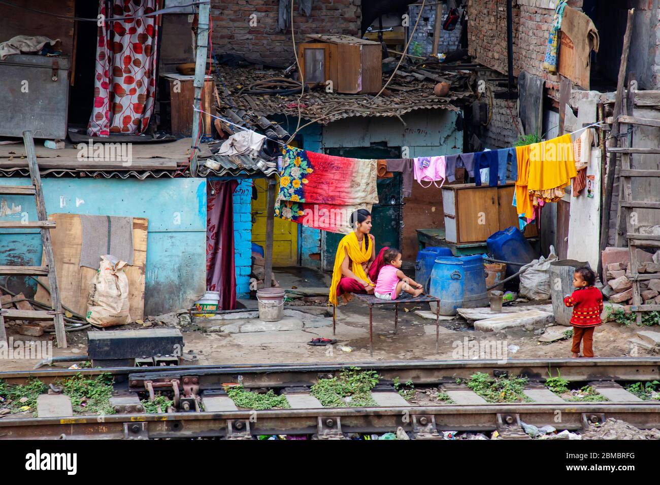 Delhi, India, March 2, 2020: Delhi suburbios train railway poverty ...
