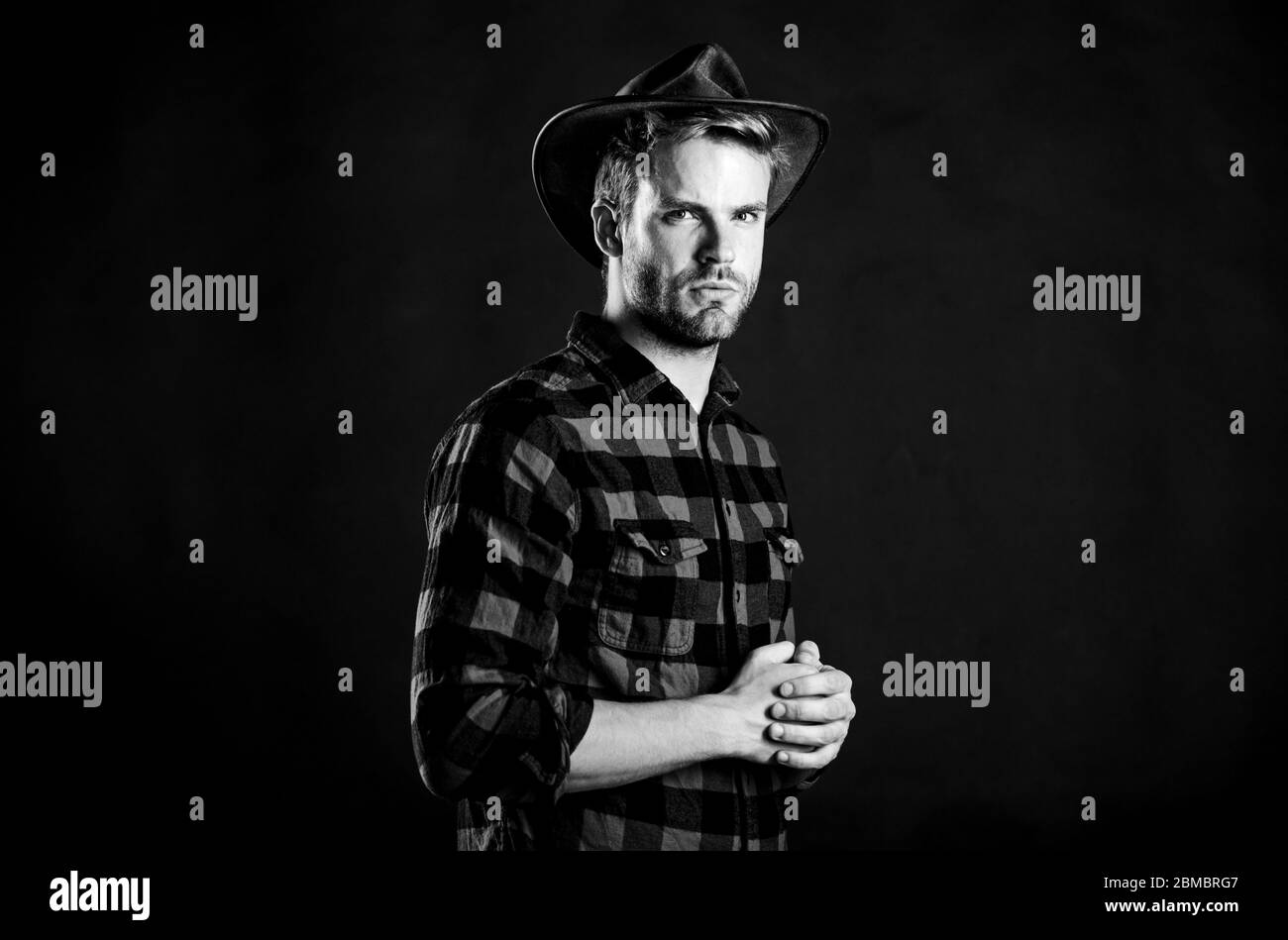 Pose cowboy hi-res stock photography and images - Alamy