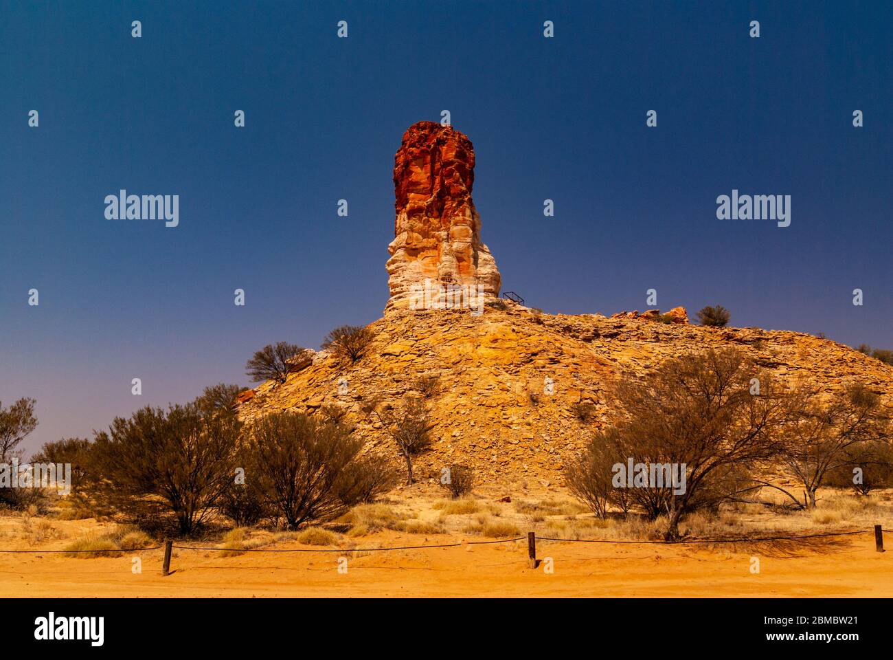 CHAMBERS PILLAR, NORTHERN TERRITORY, AUSTRALIA Stock Photo - Alamy