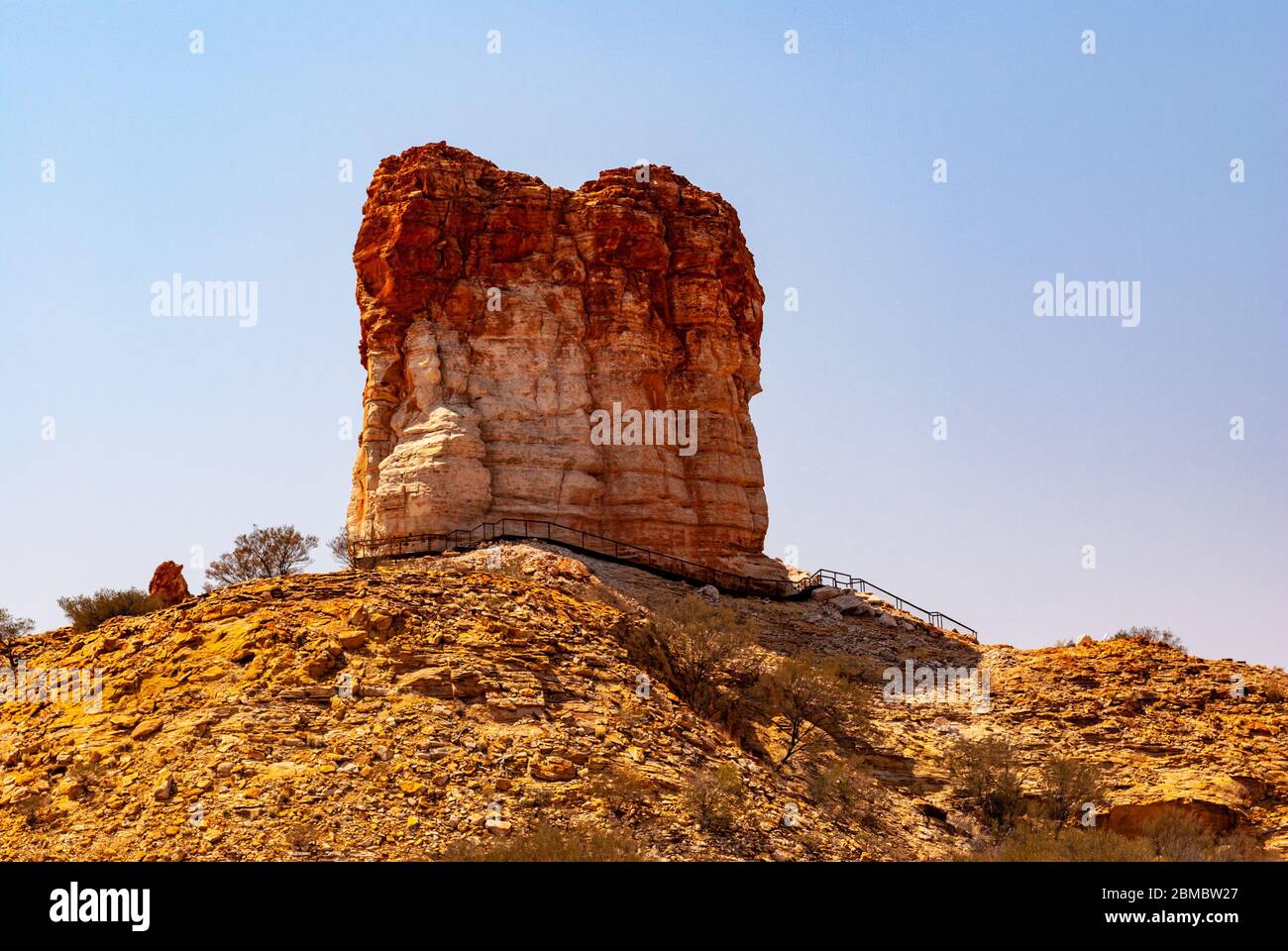 CHAMBERS PILLAR, NORTHERN TERRITORY, AUSTRALIA Stock Photo - Alamy
