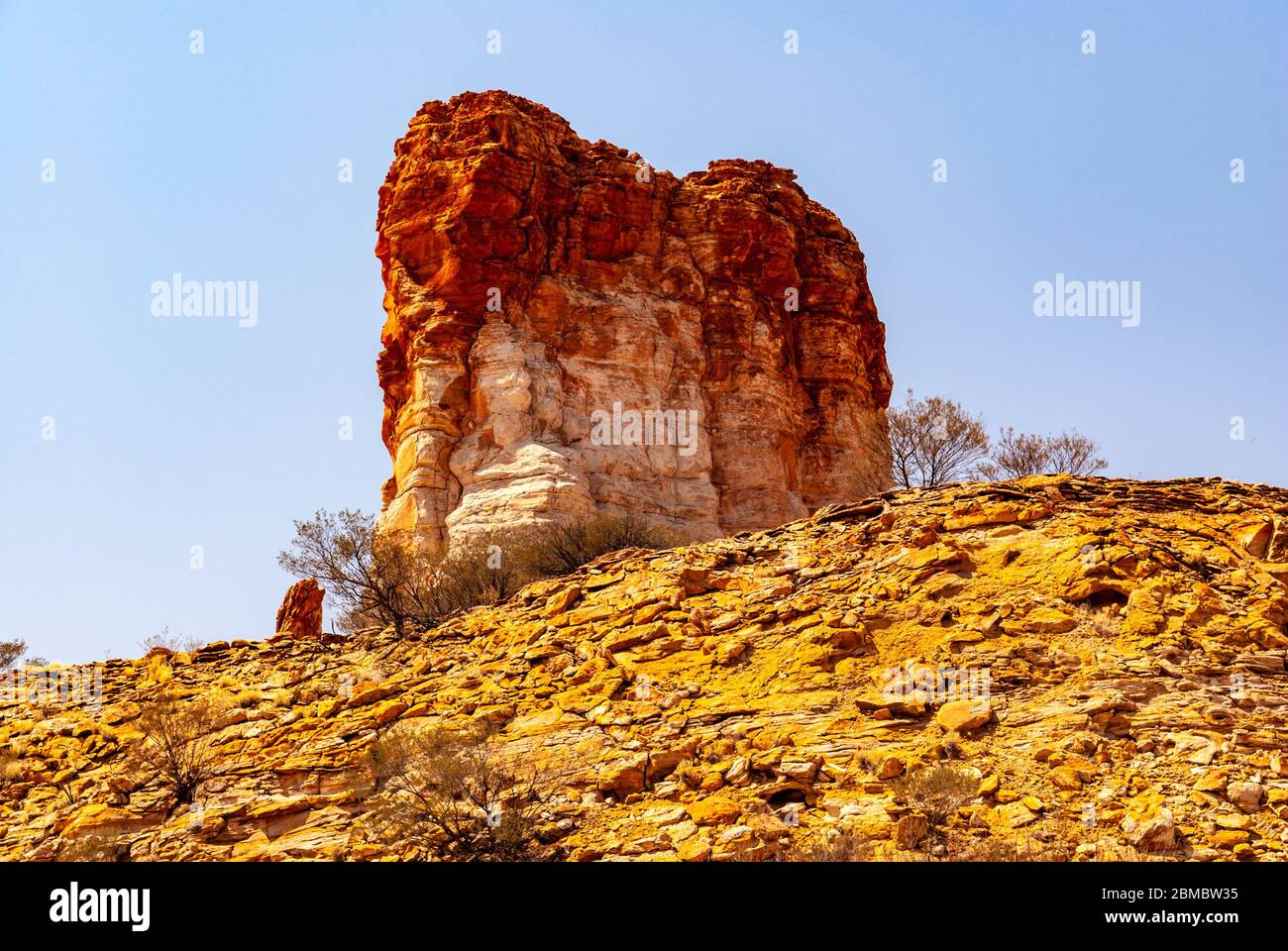 CHAMBERS PILLAR, NORTHERN TERRITORY, AUSTRALIA Stock Photo - Alamy