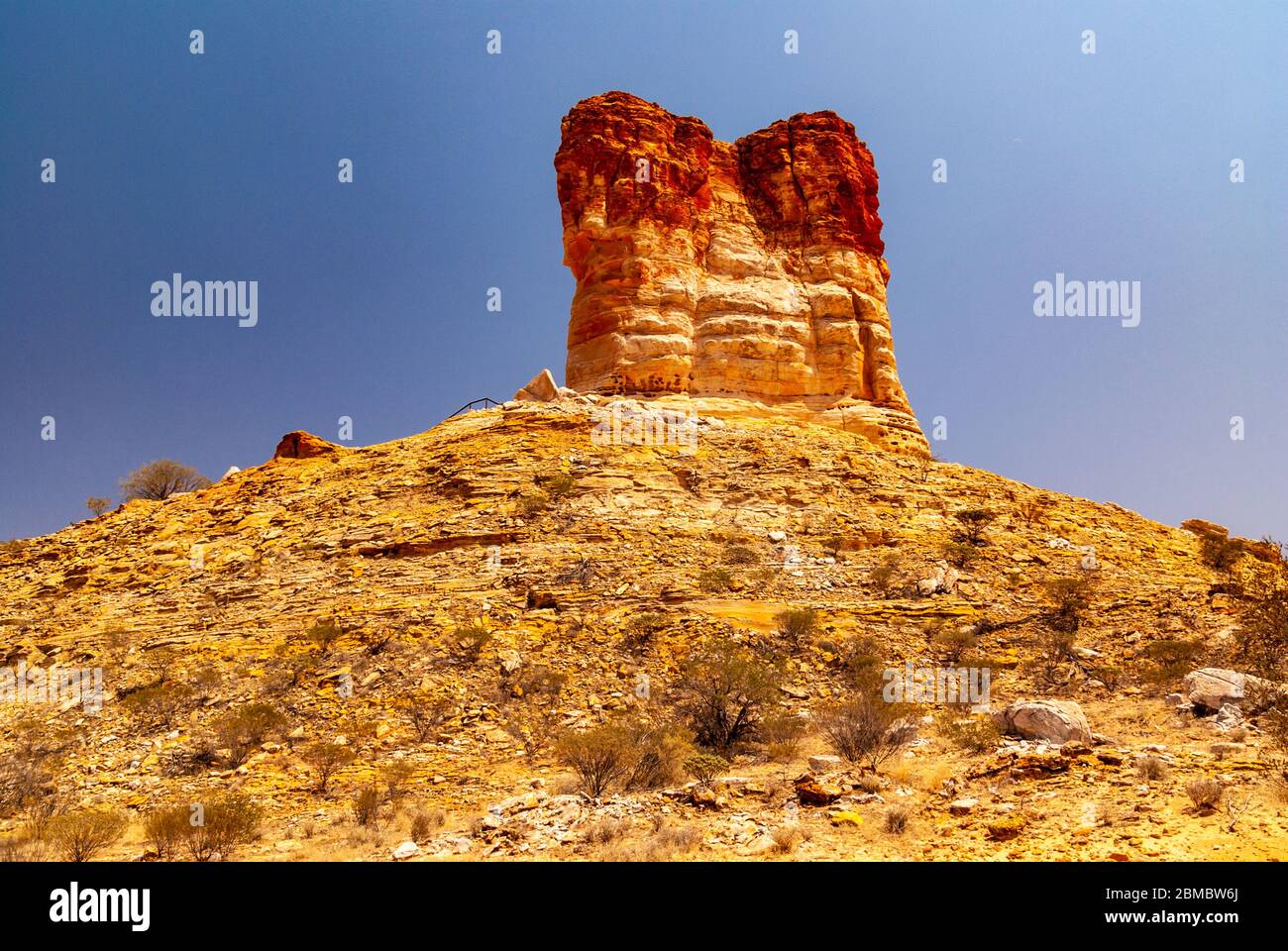 CHAMBERS PILLAR, NORTHERN TERRITORY, AUSTRALIA Stock Photo - Alamy