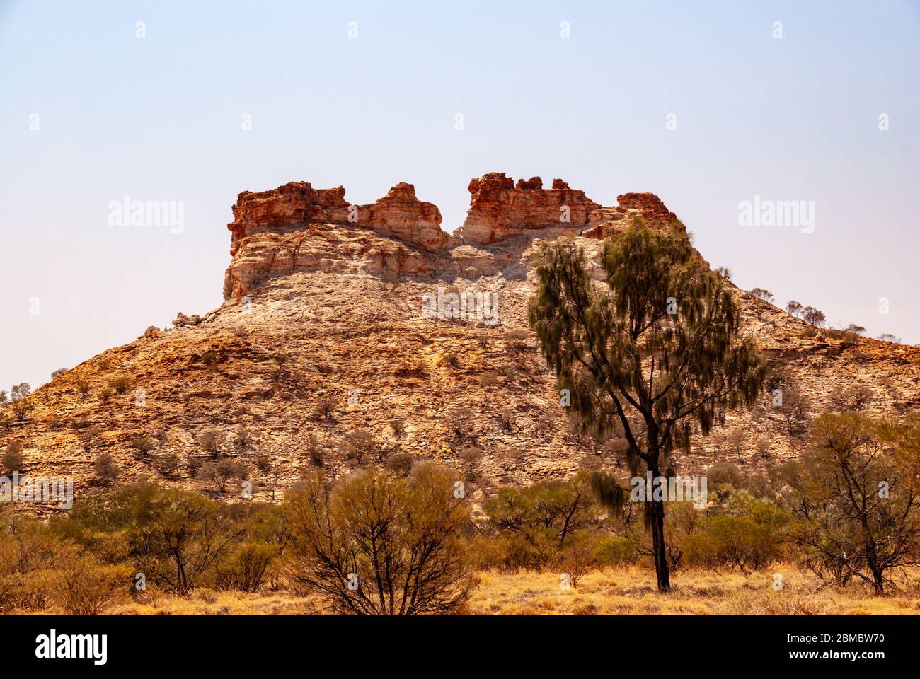 CHAMBERS PILLAR, NORTHERN TERRITORY, AUSTRALIA Stock Photo - Alamy