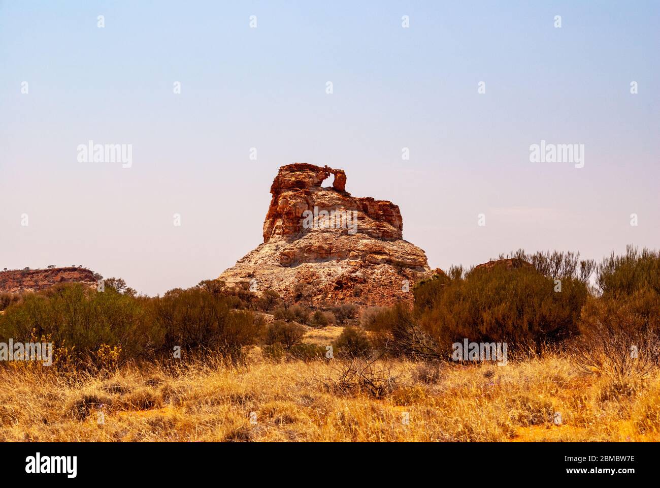 CHAMBERS PILLAR, NORTHERN TERRITORY, AUSTRALIA Stock Photo - Alamy