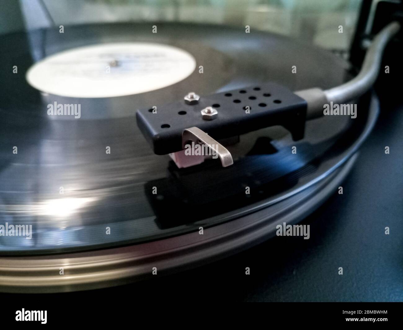 Vinyl player. The plate is on the vinyl player Stock Photo - Alamy