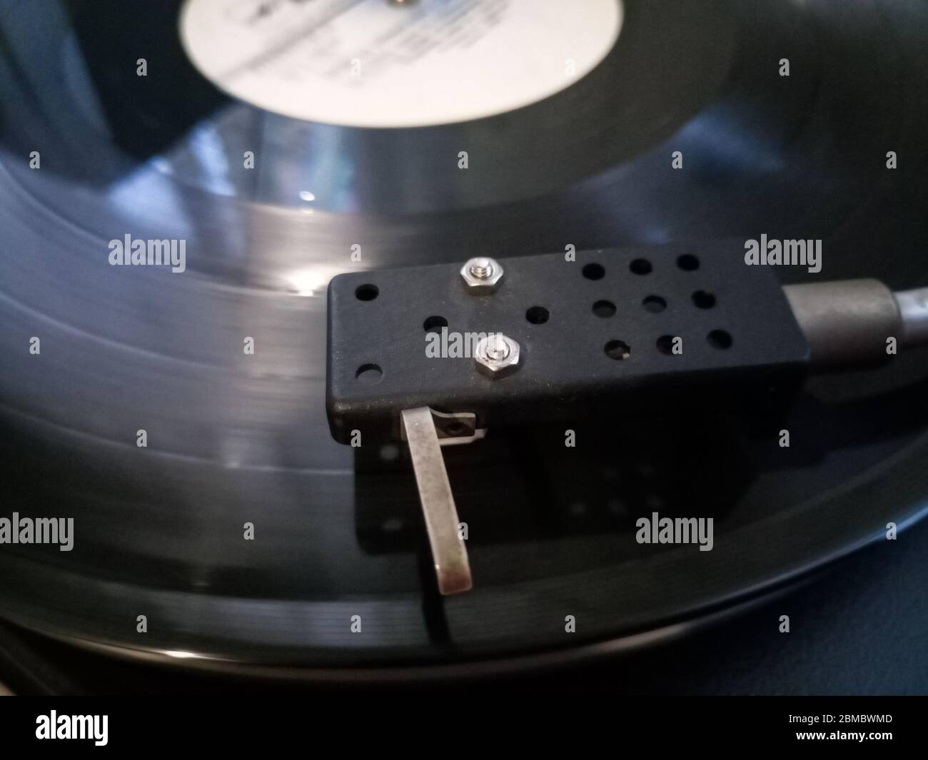 Vinyl player. The plate is on the vinyl player Stock Photo - Alamy