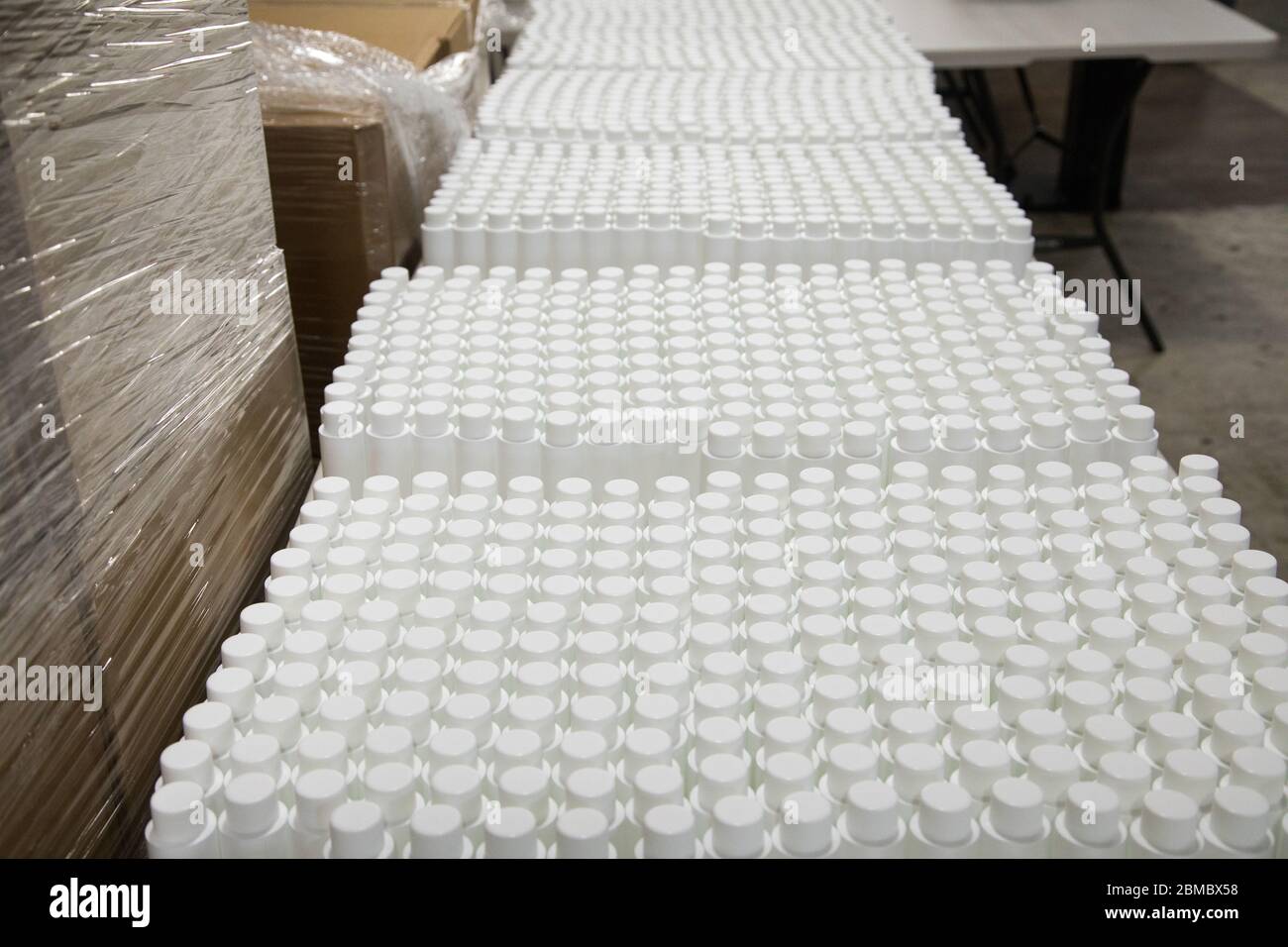 Mass production factory hi-res stock photography and images - Alamy