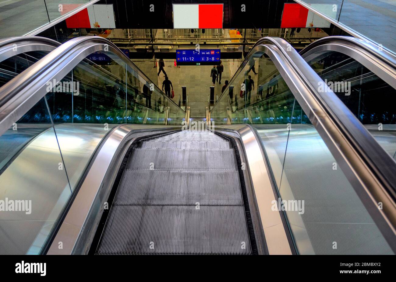 Moving staircase hi-res stock photography and images - Alamy