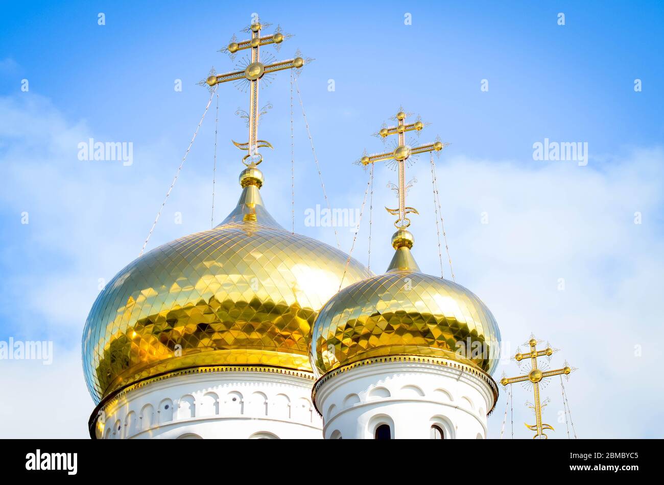 Gold dome of russian orthodox church Stock Photo - Alamy