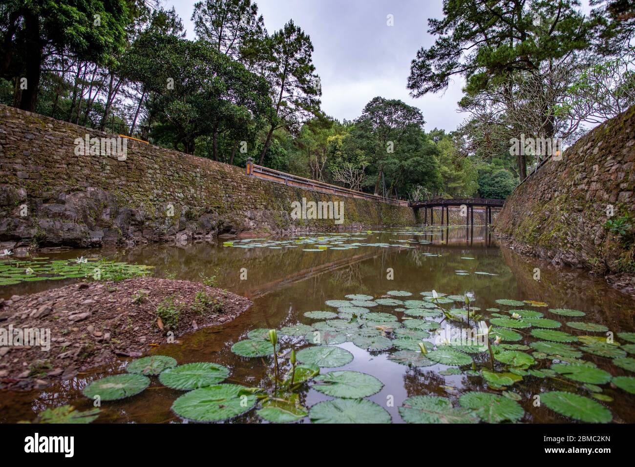 Moat lake hi-res stock photography and images - Alamy