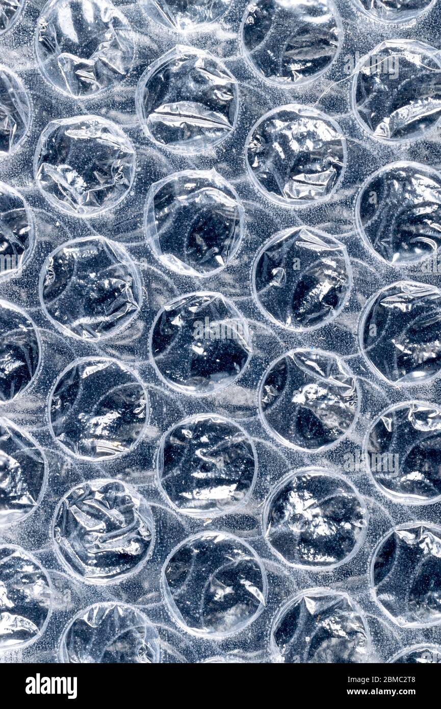 Close up image of multiple layers of bubble wrap Stock Photo - Alamy