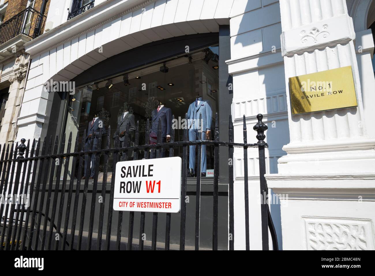 Gieves & Hawkes - gentlemen's tailor / tailoring shop front and window ...