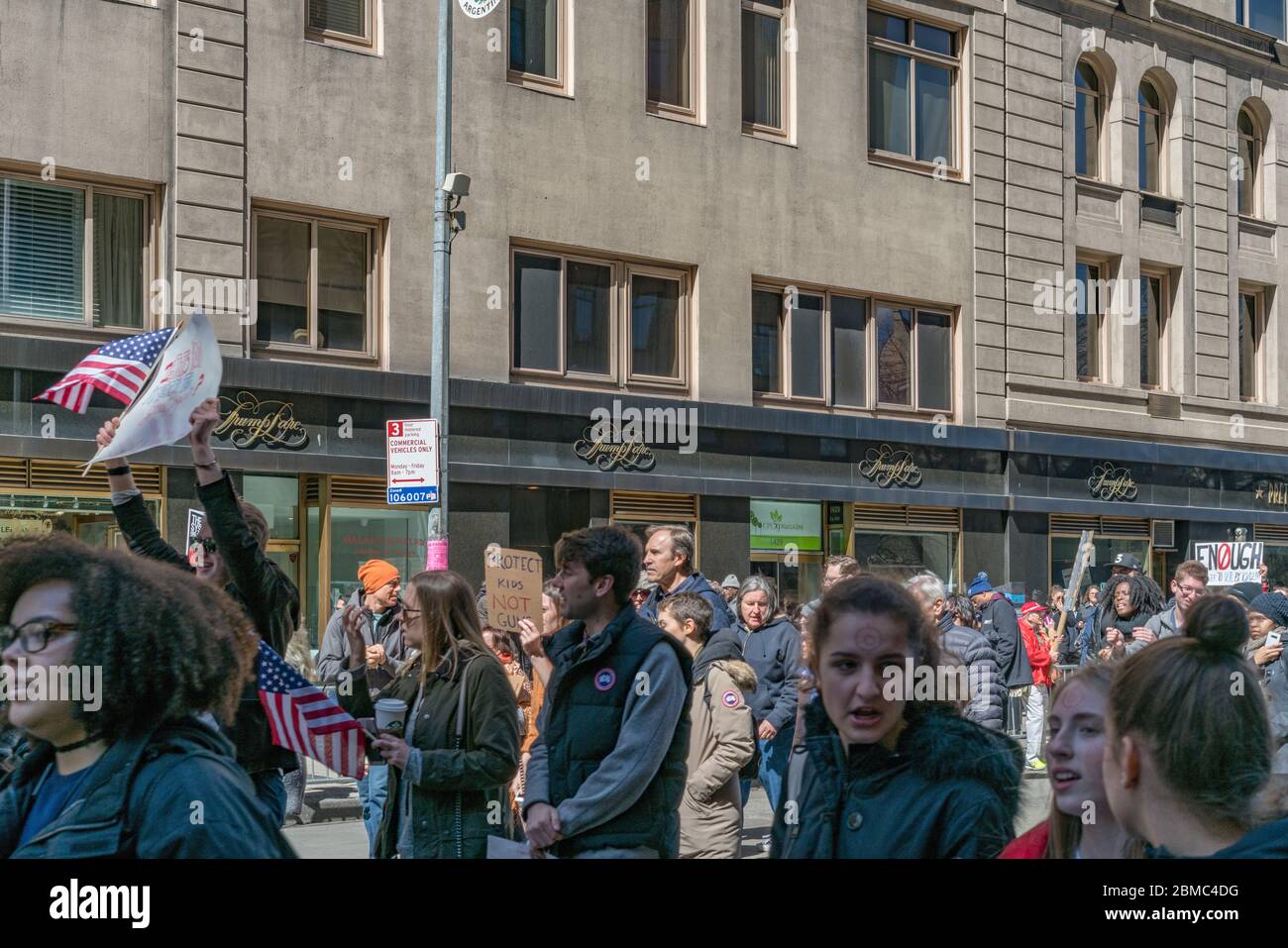 Gun protest signs hi-res stock photography and images - Alamy