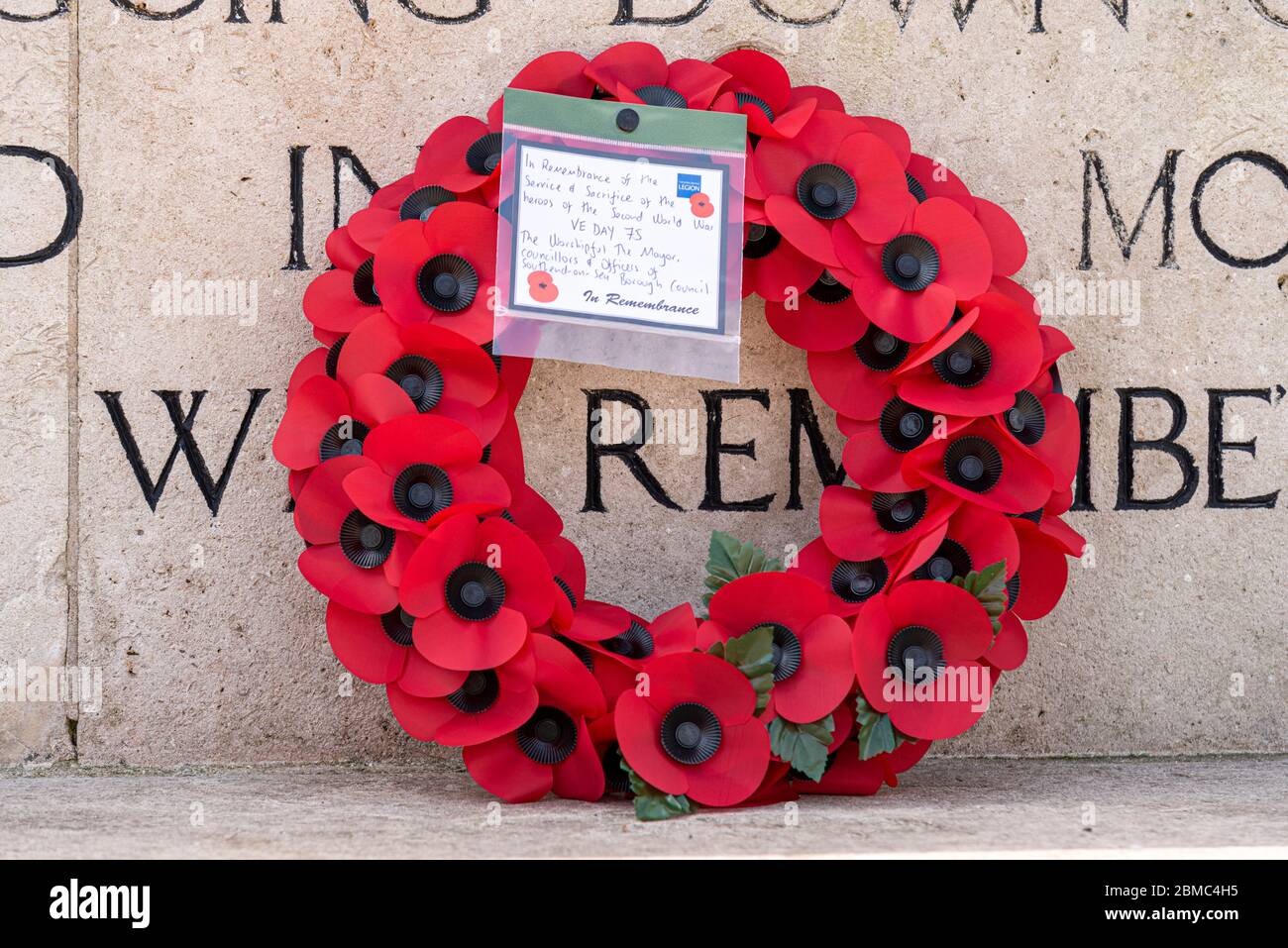 Wreath 75th anniversary ve hi-res stock photography and images - Alamy