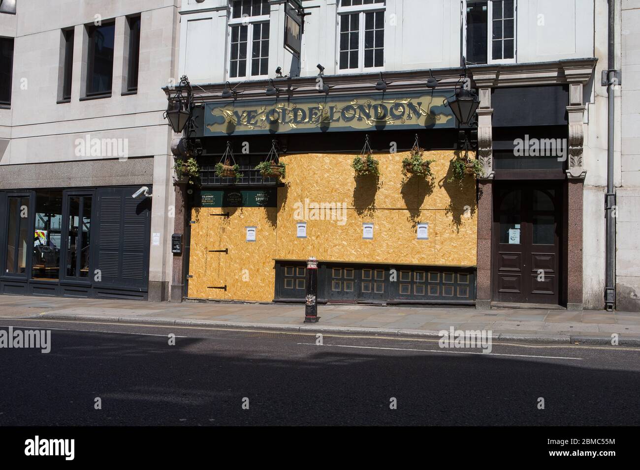 Ye Olde London pub seen during the coronavirus lockdown of 2020, 42 ...