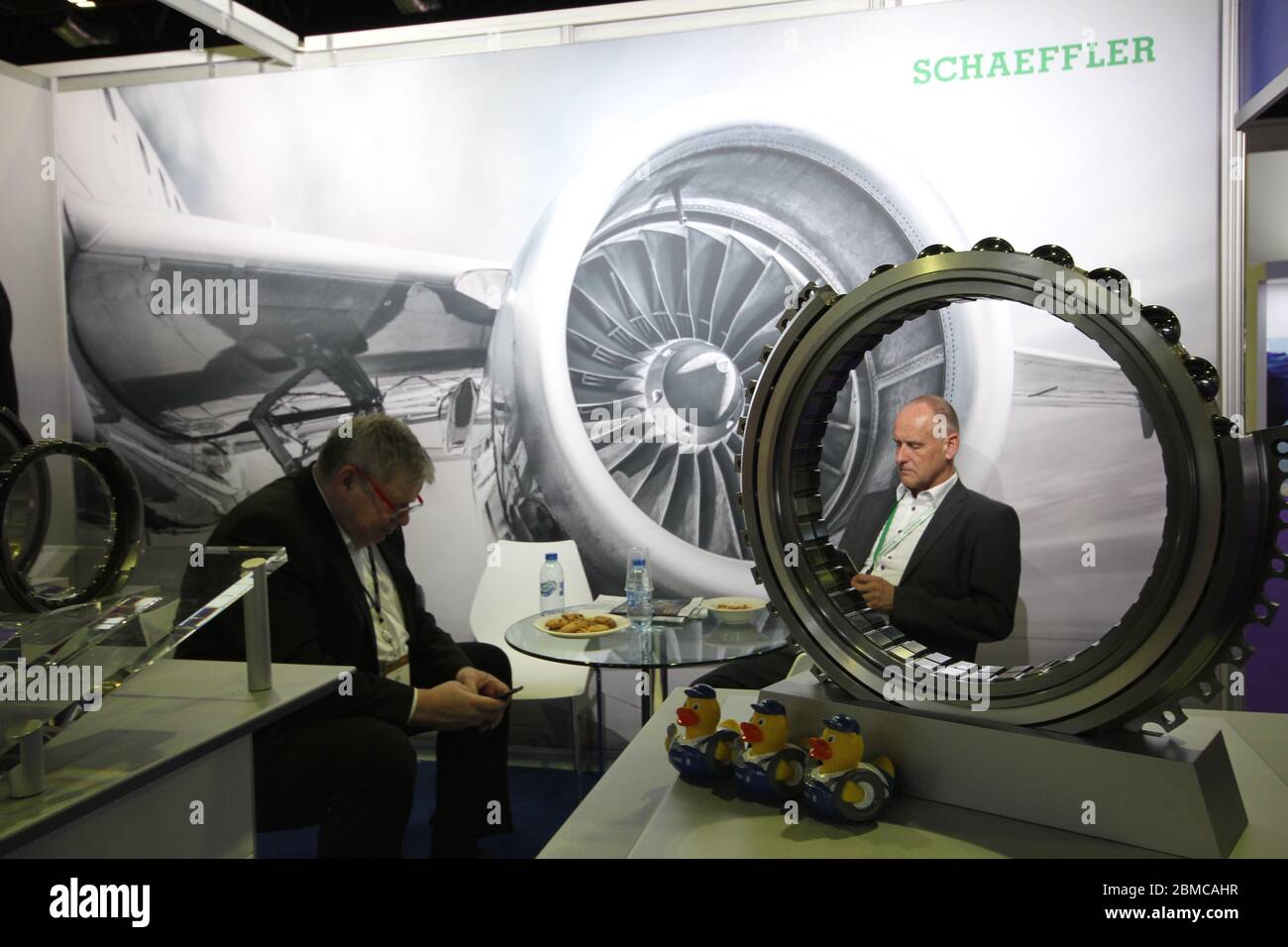 Uae airport pilots hi-res stock photography and images - Alamy