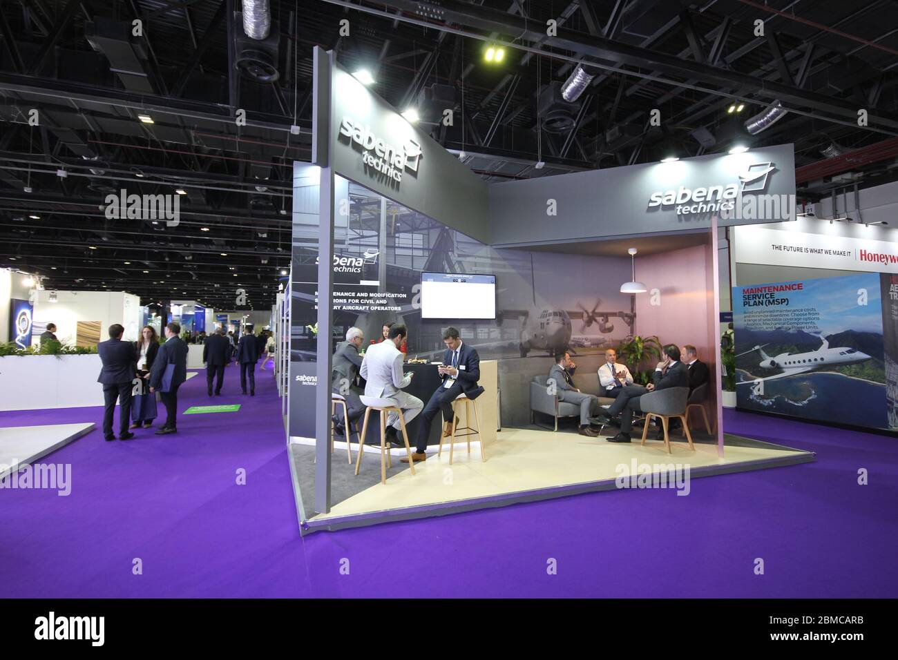 Uae airport pilots hi-res stock photography and images - Alamy