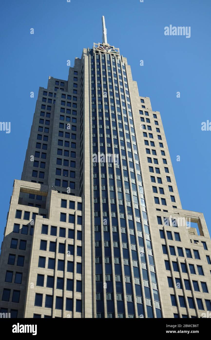 CHICAGO, IL -5 APR 2020- View of the landmark NBC Tower Building, an ...