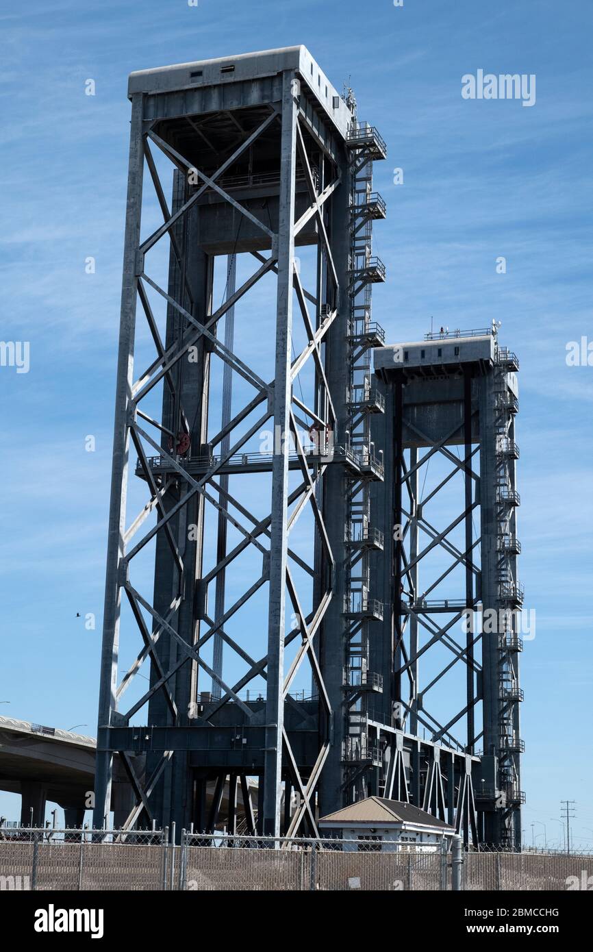 The Henry Ford Bridge is a vertical-lift bridge in the Port of Los ...