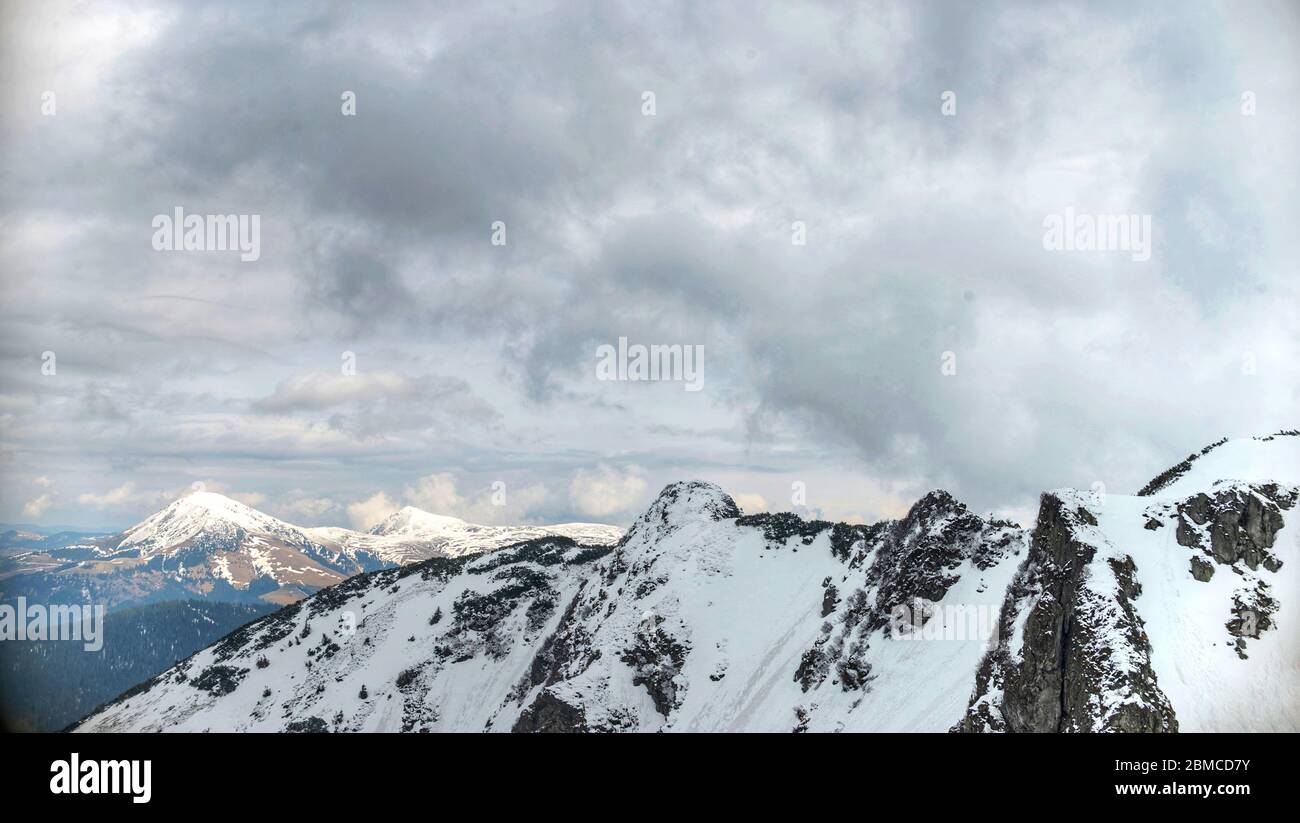 Top view snowy peaks hi-res stock photography and images - Alamy