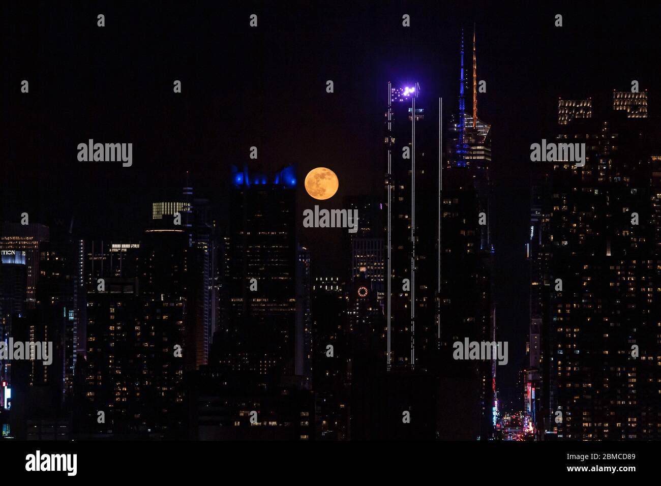 NEW YORK, NEW YORK - MAY 07: The supermoon (Flower Moon) rises over New ...