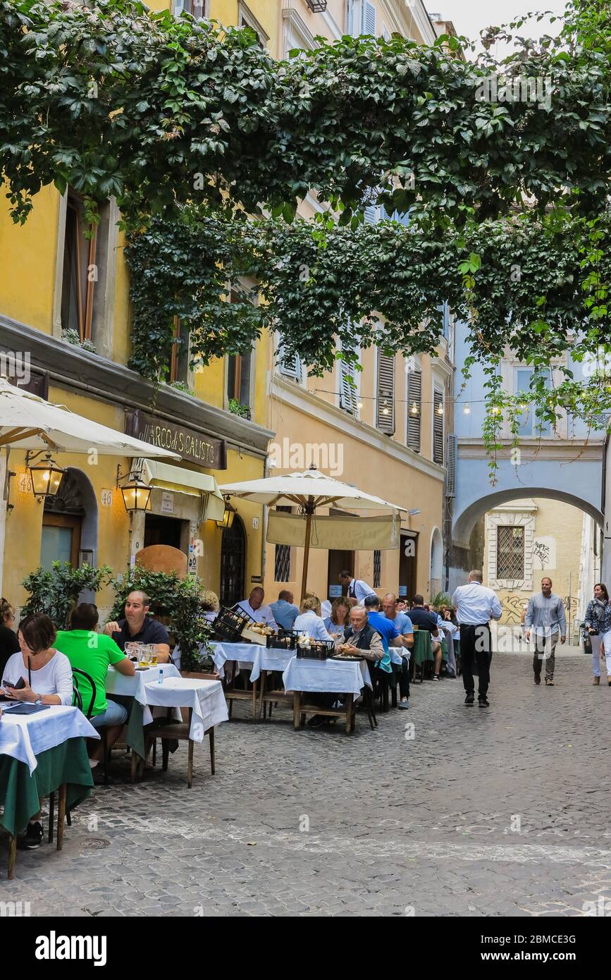 Italian waiters italy restaurant hi-res stock photography and images ...