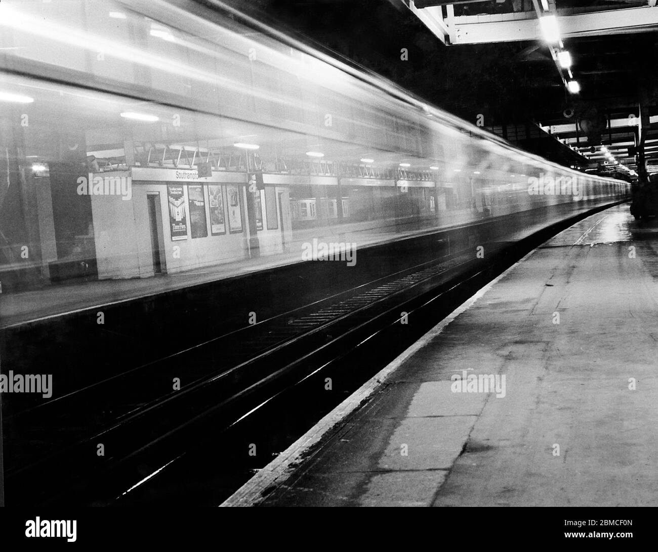 Southampton railway Black and White Stock Photos & Images - Alamy
