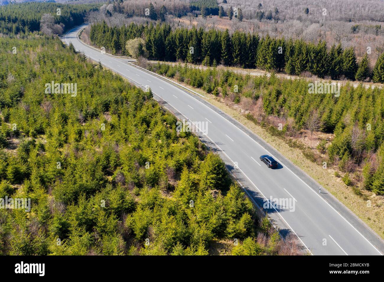 Car from above hi-res stock photography and images - Alamy
