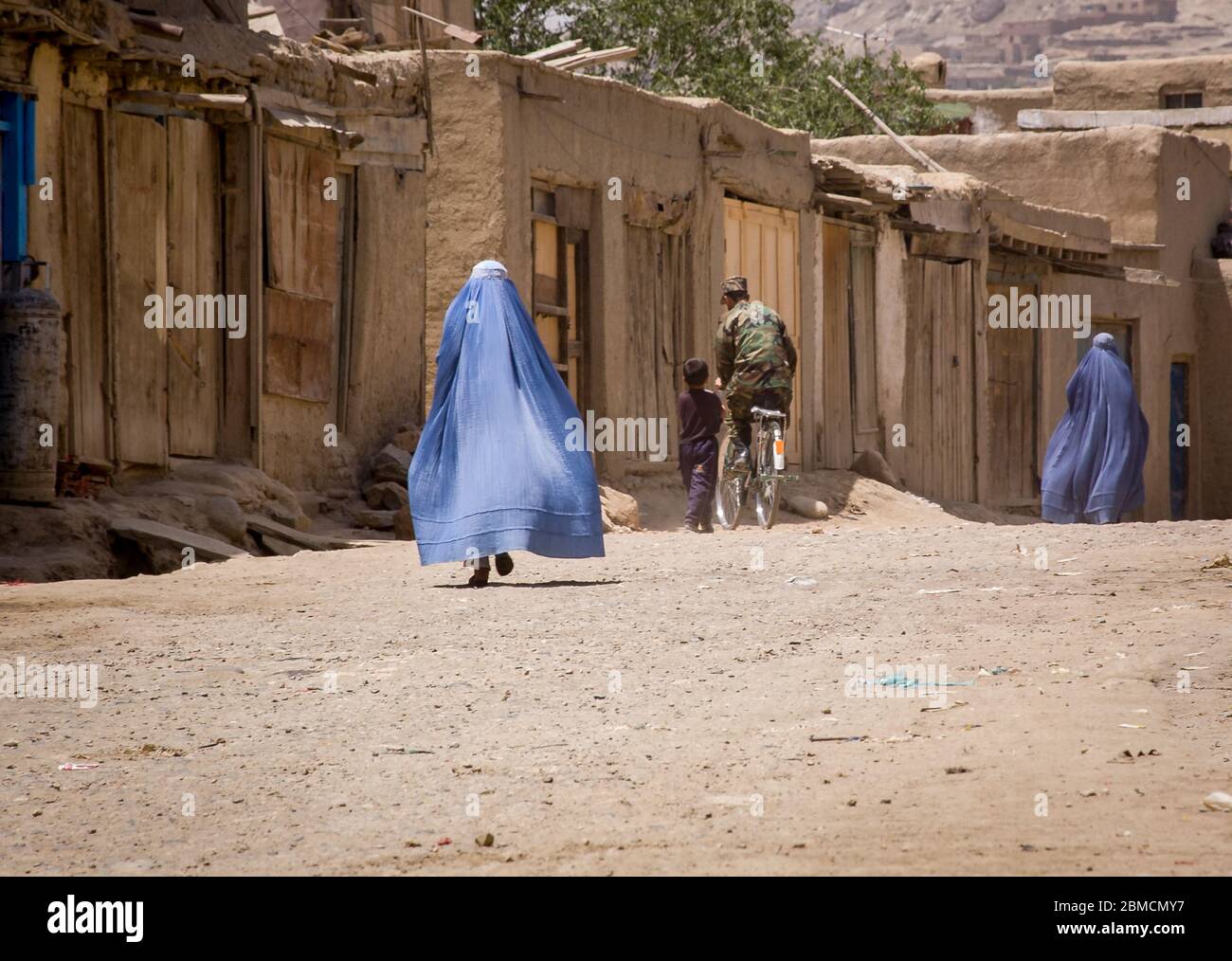 Kabul, Afghanistan May 2004: Women in burqas in Kabul street ...