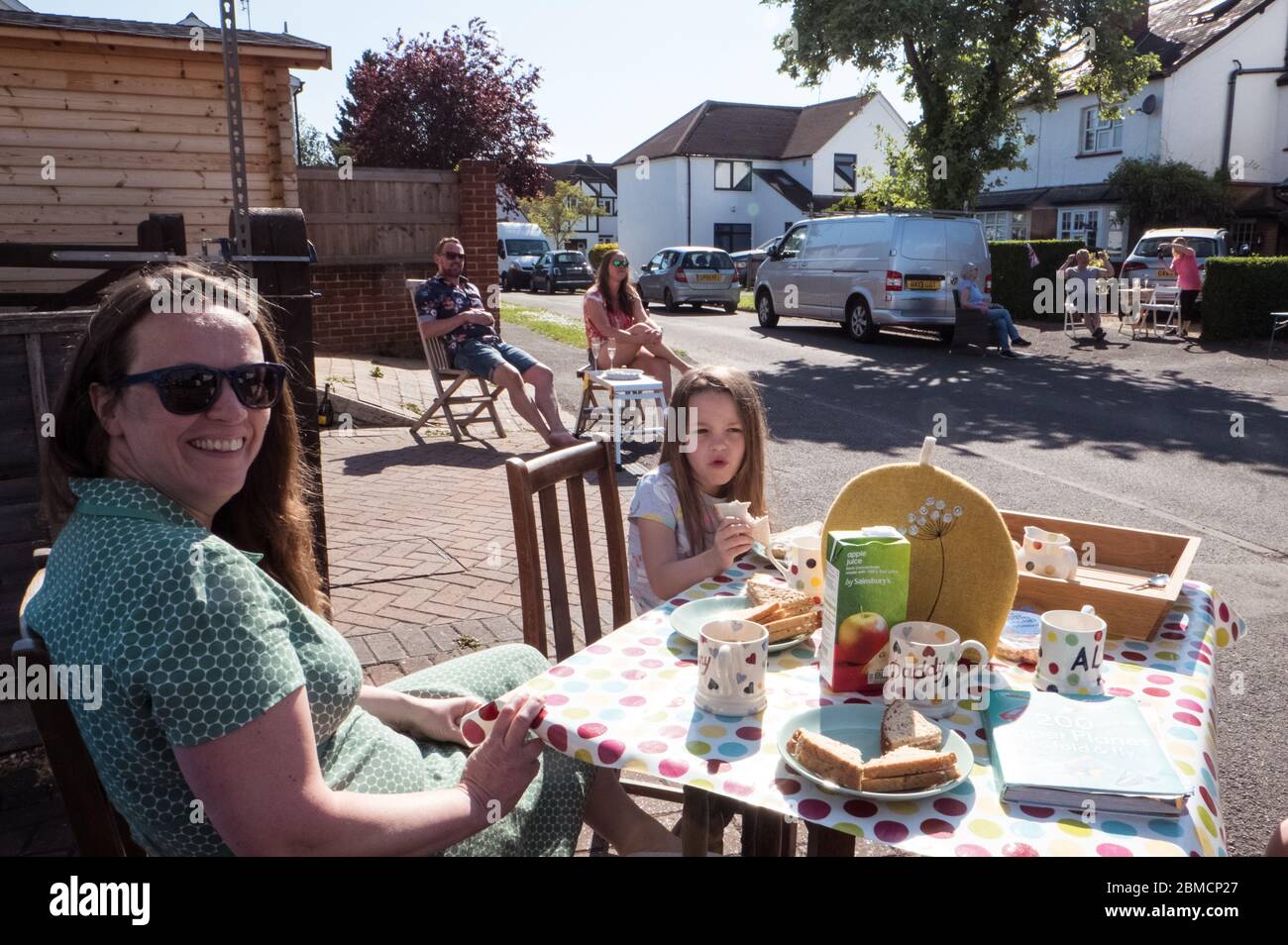Ve day tea party hi-res stock photography and images - Alamy