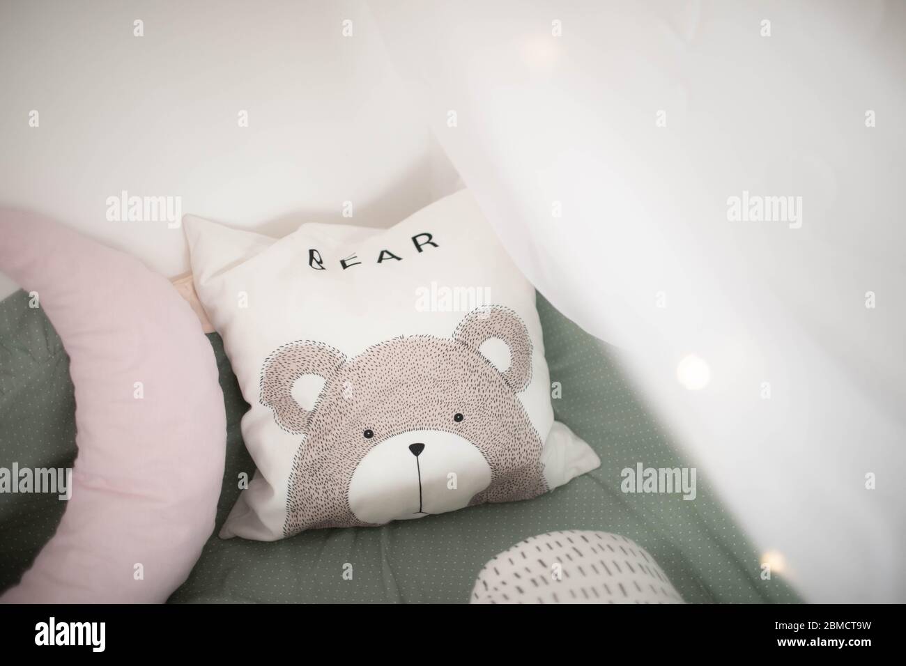 Square pillows hi-res stock photography and images - Alamy